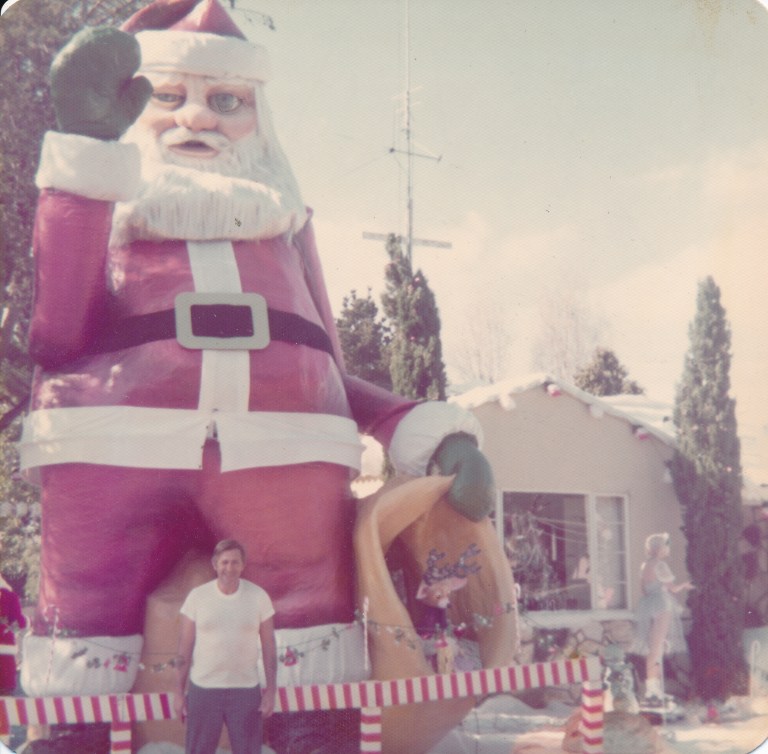 A Christmas Miracle – George Carpenter’s Giant Santa – Histories and ...