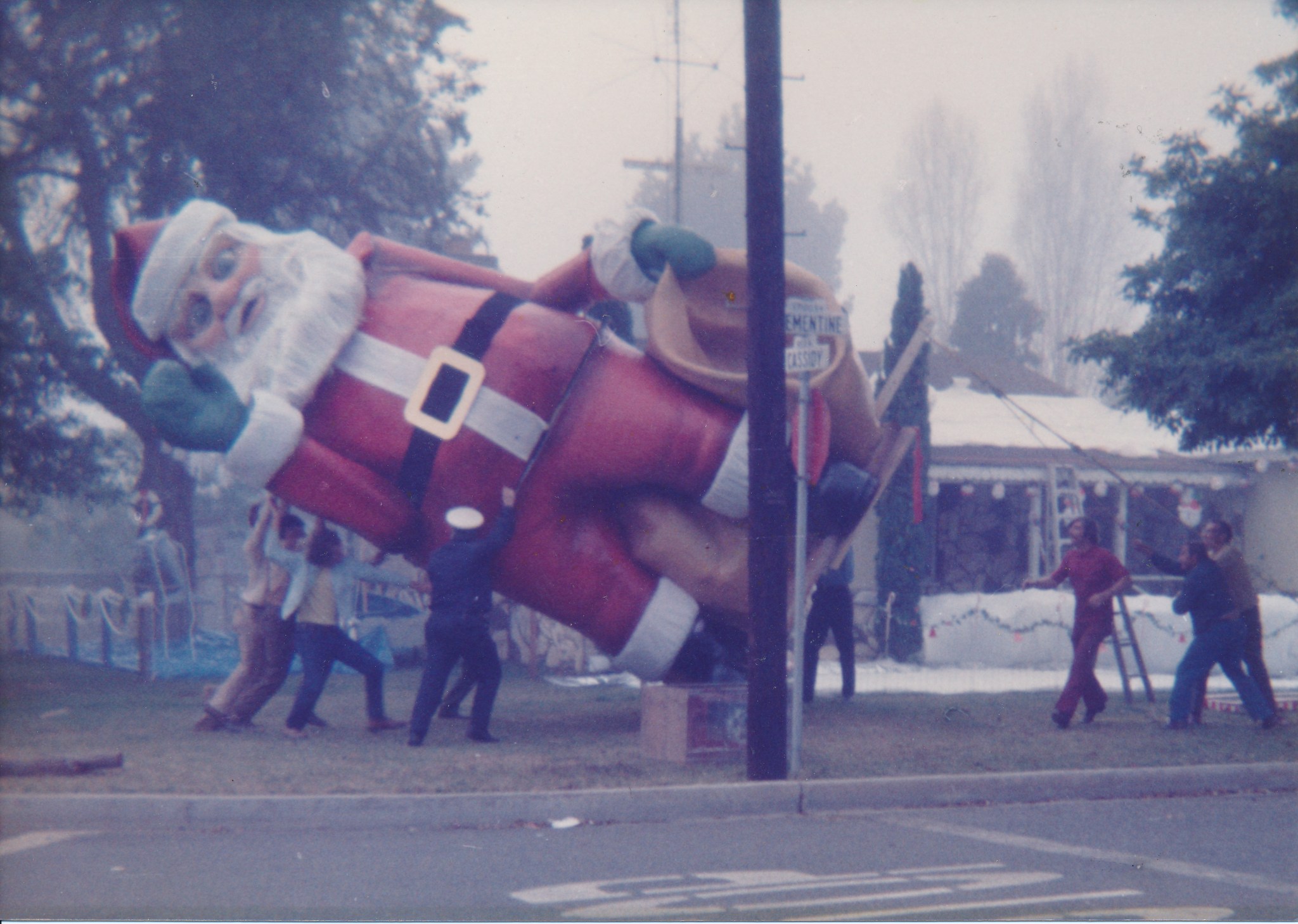 A Christmas Miracle – George Carpenter’s Giant Santa – Histories and ...